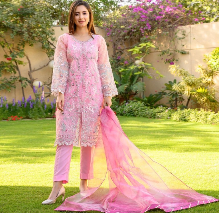 Komal Aziz Khan poses for her brand Omal – THE ODD ONEE