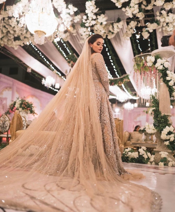 Minal Khan Wears Erum Khan at her Reception – THE ODD ONEE