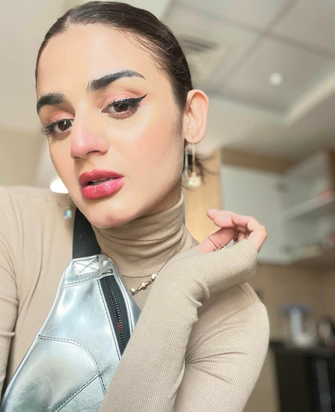 Netizens think Hira Mani needs “help” after supporting Dua and Zaheer ...