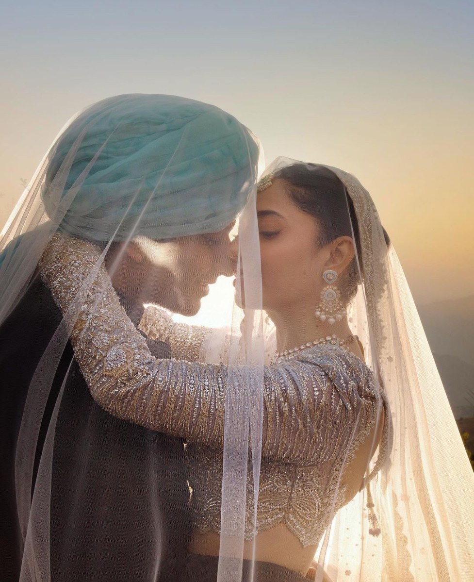 Mahira Khan shares Her wedding Pictures – THE ODD ONEE