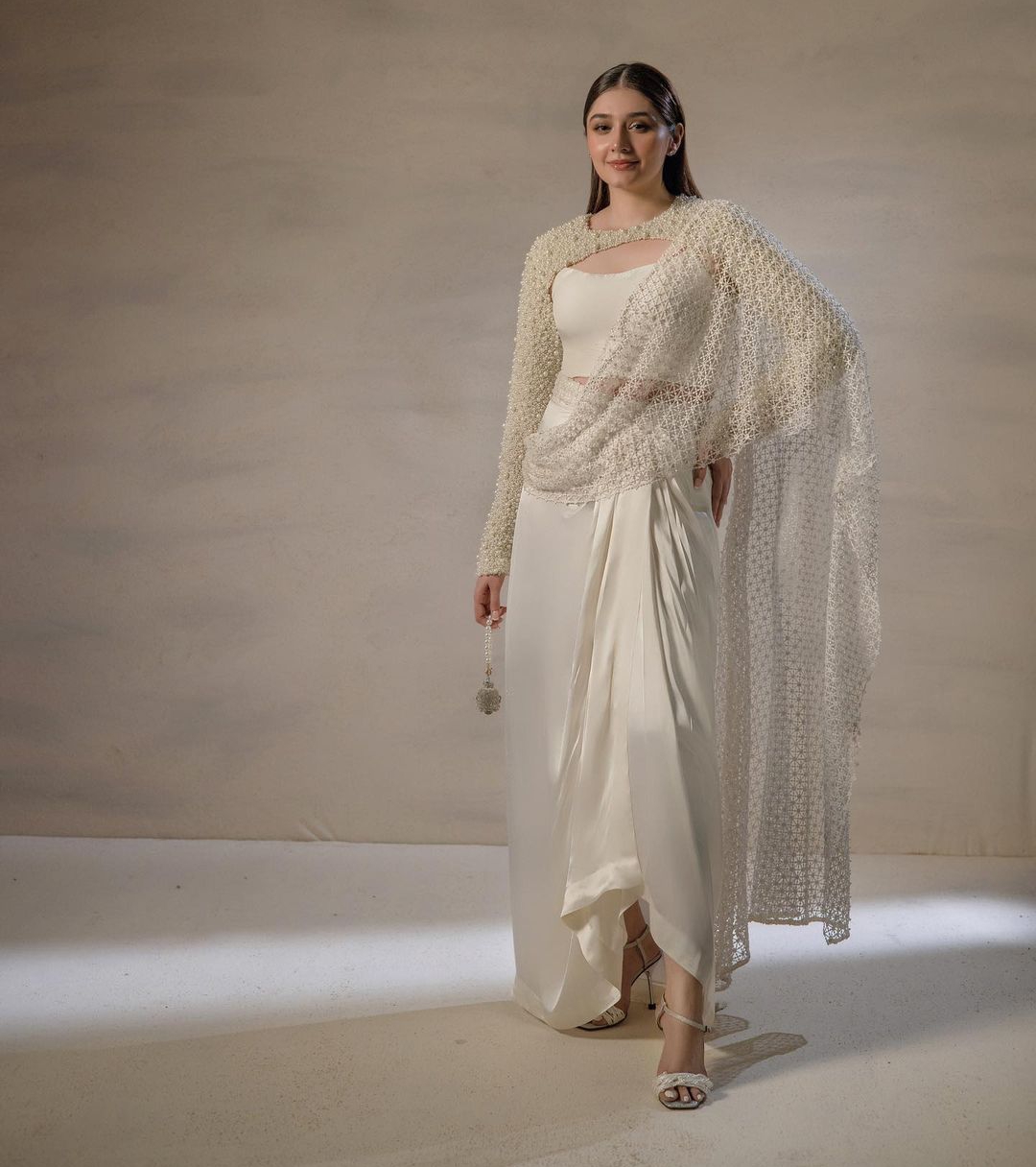 Dur-e-Fishan Photoshoot For Lux Style Award – THE ODD ONEE